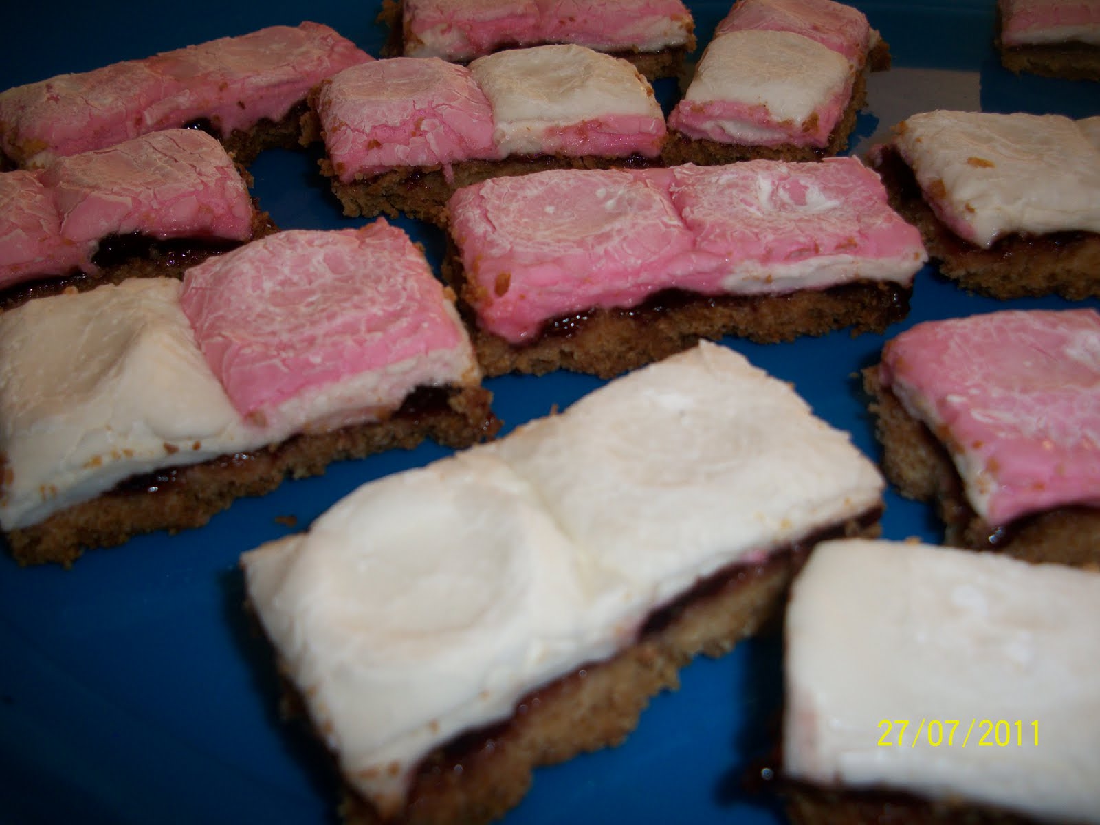 Marshmallow Mum: Marshmallow Jam Slice