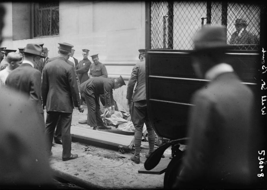 19 Vintage Photos That Capture the Wall Street Bombing in New York City ...