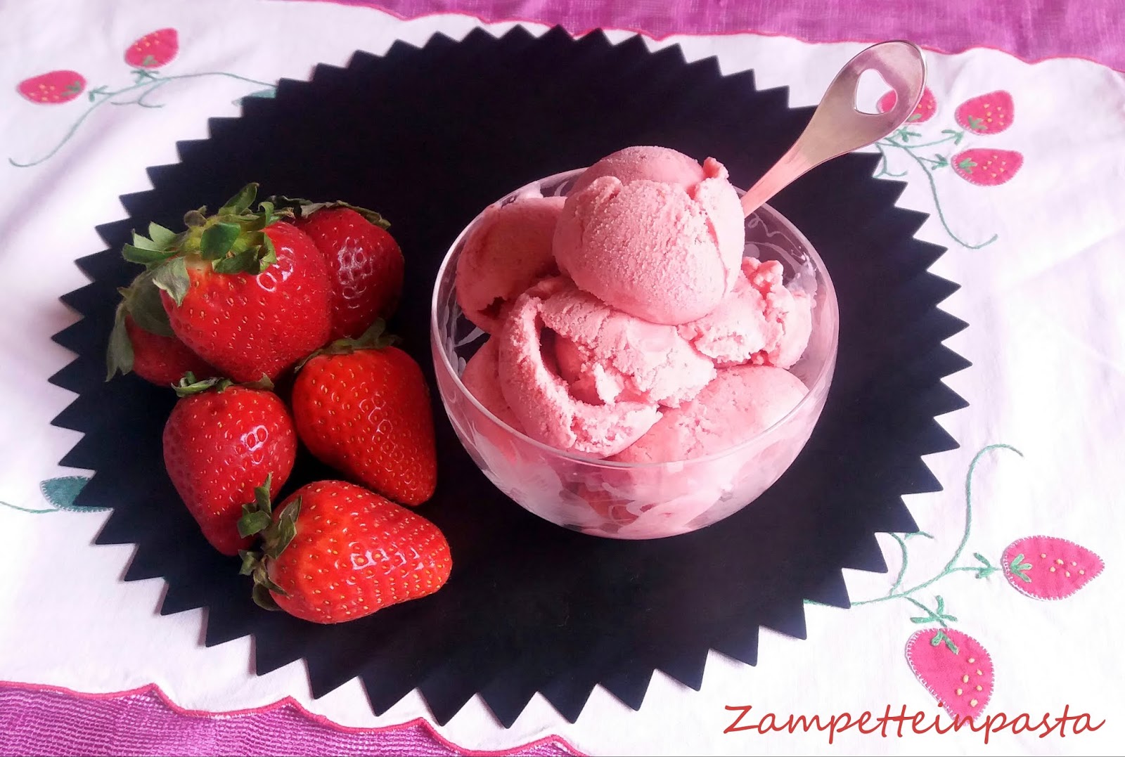 GELATO DI FRAGOLE | ZAMPETTE IN PASTA