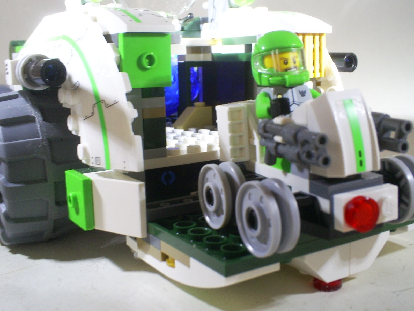 That Figures: REVIEW: Lego Galaxy Squad Vermin Vaporizer