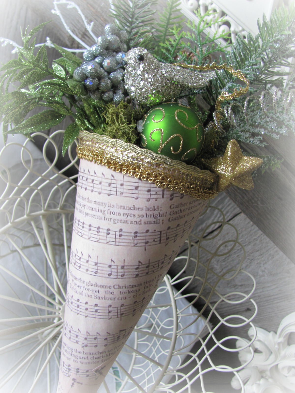 My Shabby Chateau: Glittered Christmas Tussie Mussies