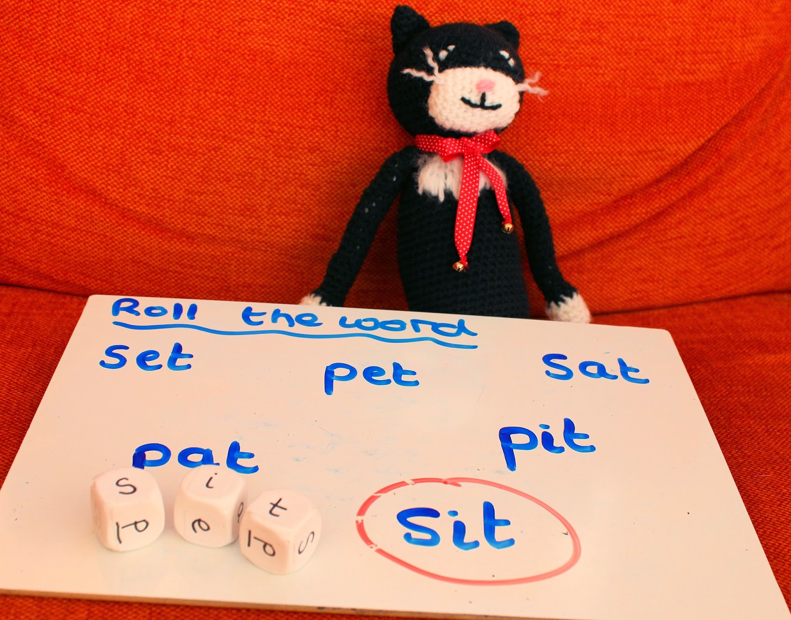 Phonics for Fidgets with Felix: Roll the word