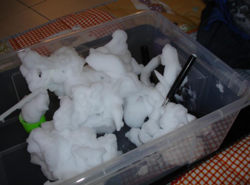 Being a Mama: Pinterest Weekly Challenge: Messy Foam Play