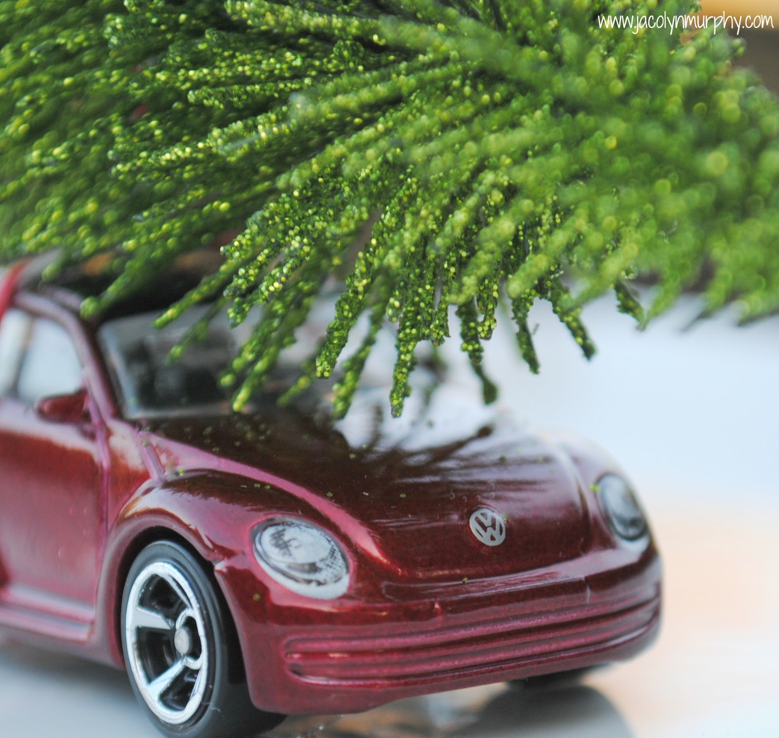 Jac o' lyn Murphy: Tiny Tree Trimming...