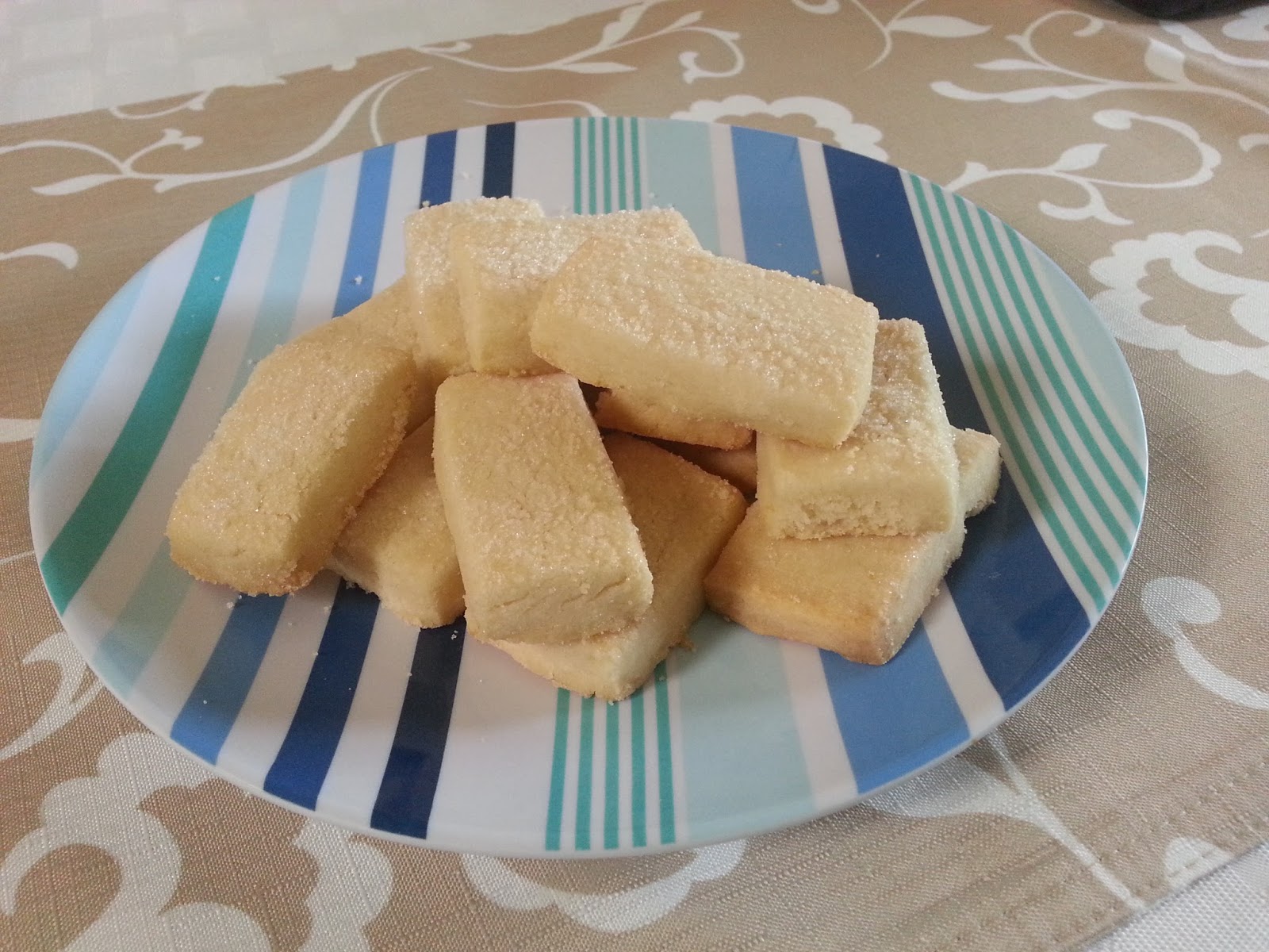 Almond-Lemon Shortbread Cookies | Queen of the Clan