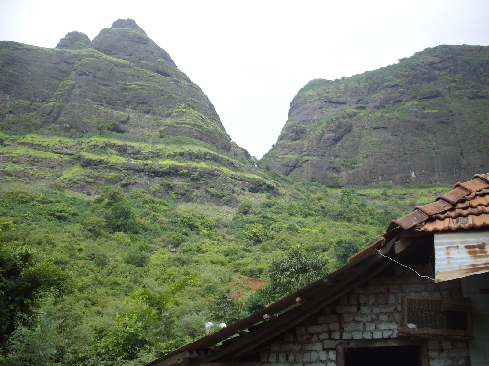 Trekking to Prabalgad Fort.(Sunday 1-7-2012): Monsoon trek to Prabalgad ...