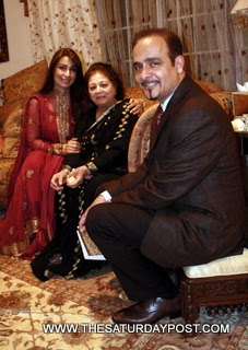 Pakistani Famous Actress Reema Khan With Her Family - New Unseen ...