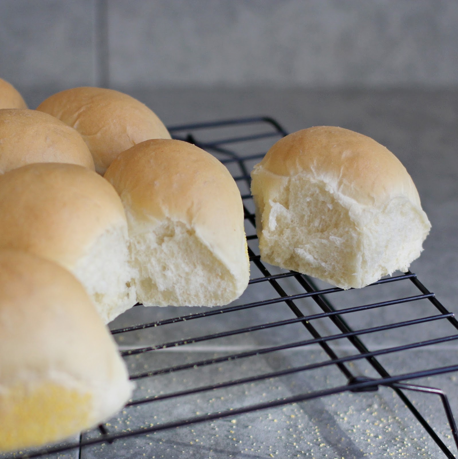 Cookistry: Buttery Semolina Rolls - A Quicker Recipe