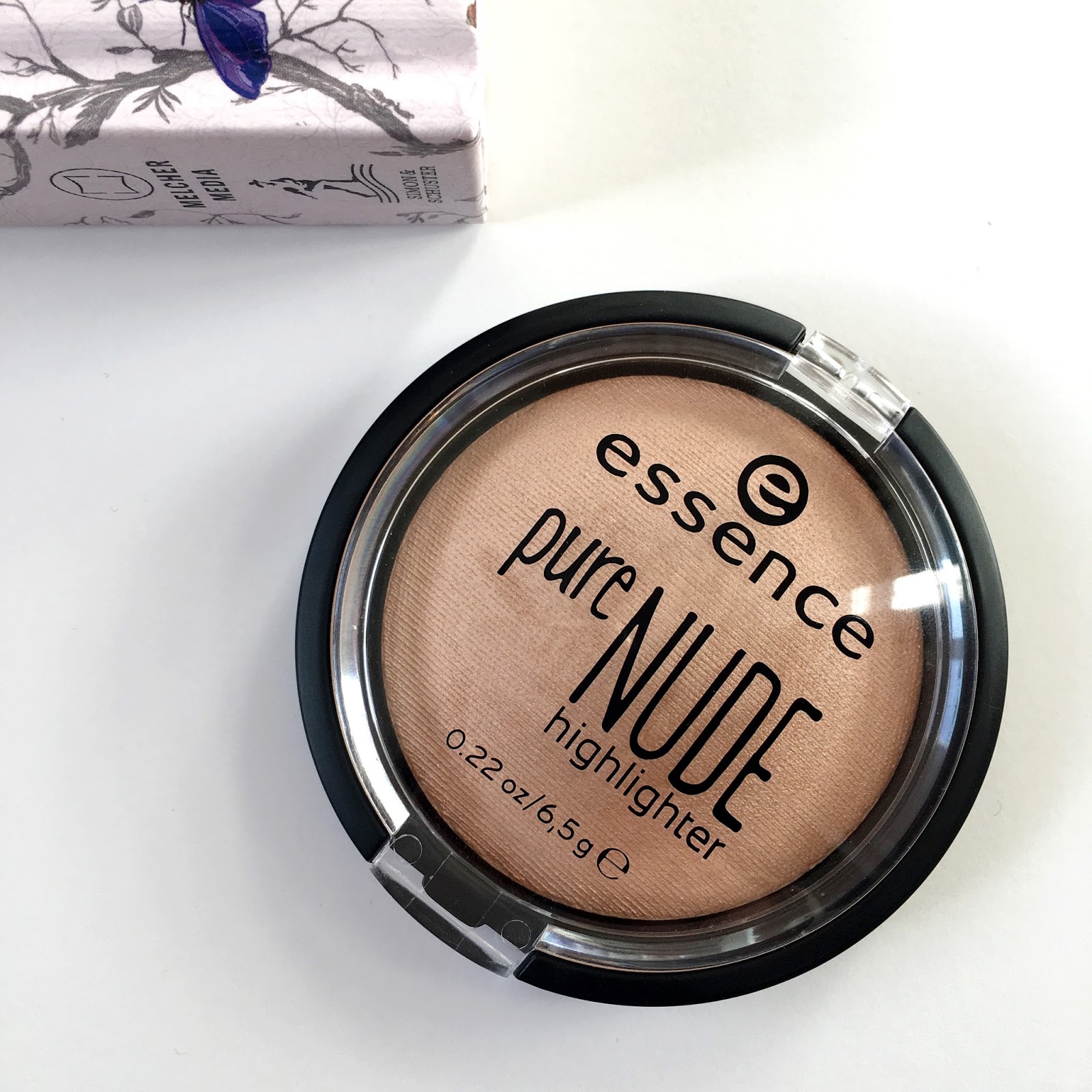 ESSENCE Pure Nude Highlighter - Be My Highlight 01 - dazzle 'n' sparkle