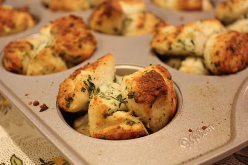 Mom's Cooking Club: Mini Garlic Monkey Bread
