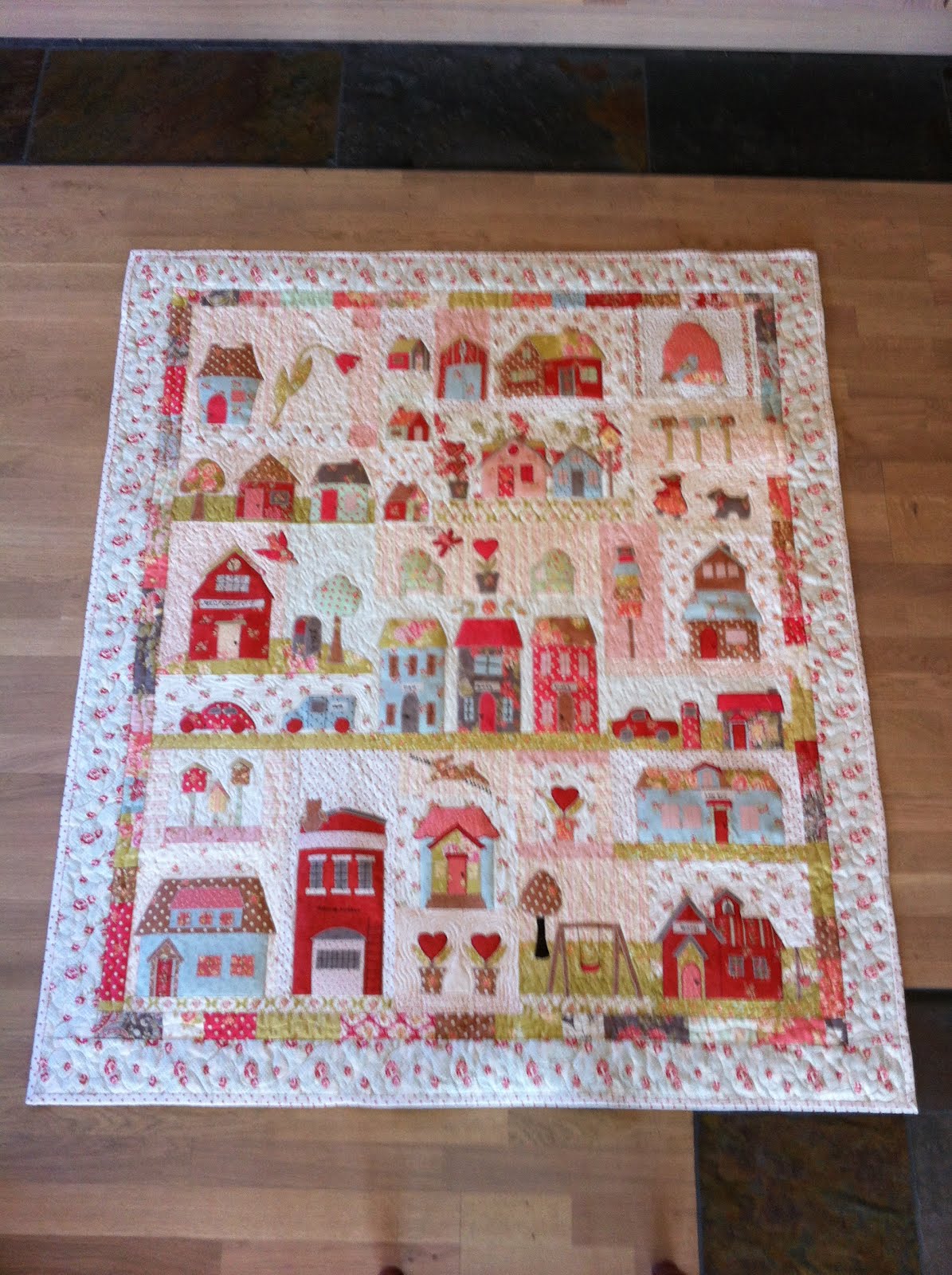 Anne Marie´s Quilt: Tiny Town Finish at last and OPAM for April/ PIPS