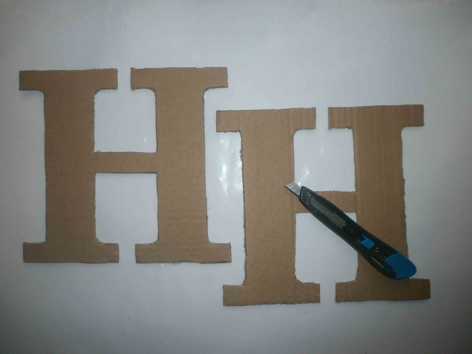 manualidades herme: DIY HACER UNA LETRA DE CARTÓN DECORATIVA