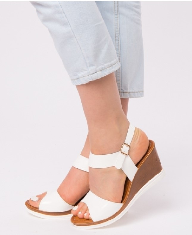 6 modele de sandale cu platforma, pret sub 100 lei