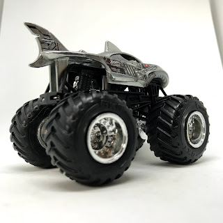 JULIAN'S HOT WHEELS BLOG: Cyborg Shark Monster Jam Truck (2018 ...