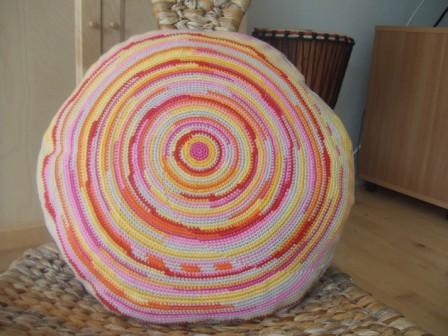 Lottes room: Ny, hæklet rund pude