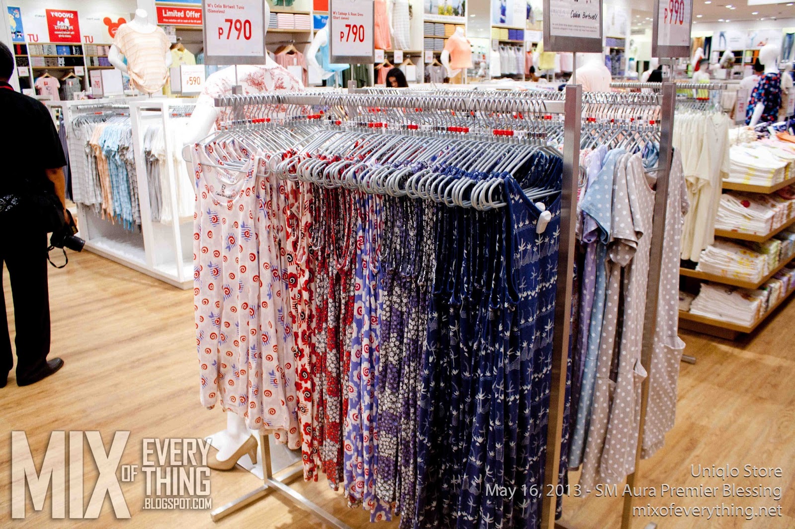 Uniqlo opens thier 3rd store at SM Aura Premier - Blog for Tech & Lifestyle