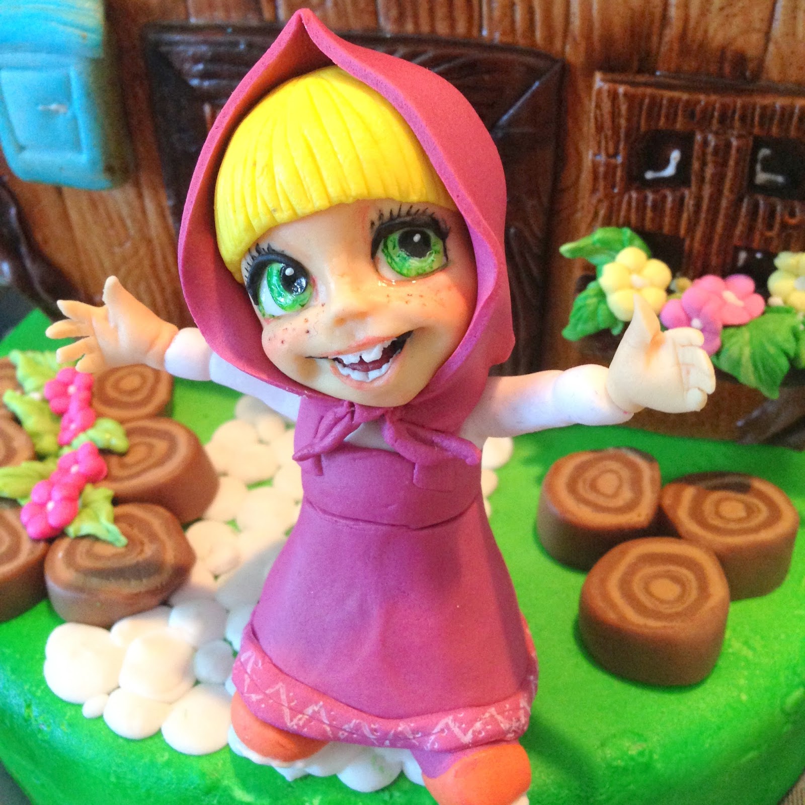 Tartas Artisticas.: TARTA FONDANT MARSHA Y EL OSO