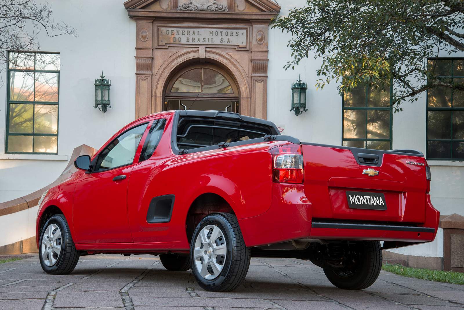 Auto Ofici: Chevrolet Montana 2015 LS e Sport: preços e especificações