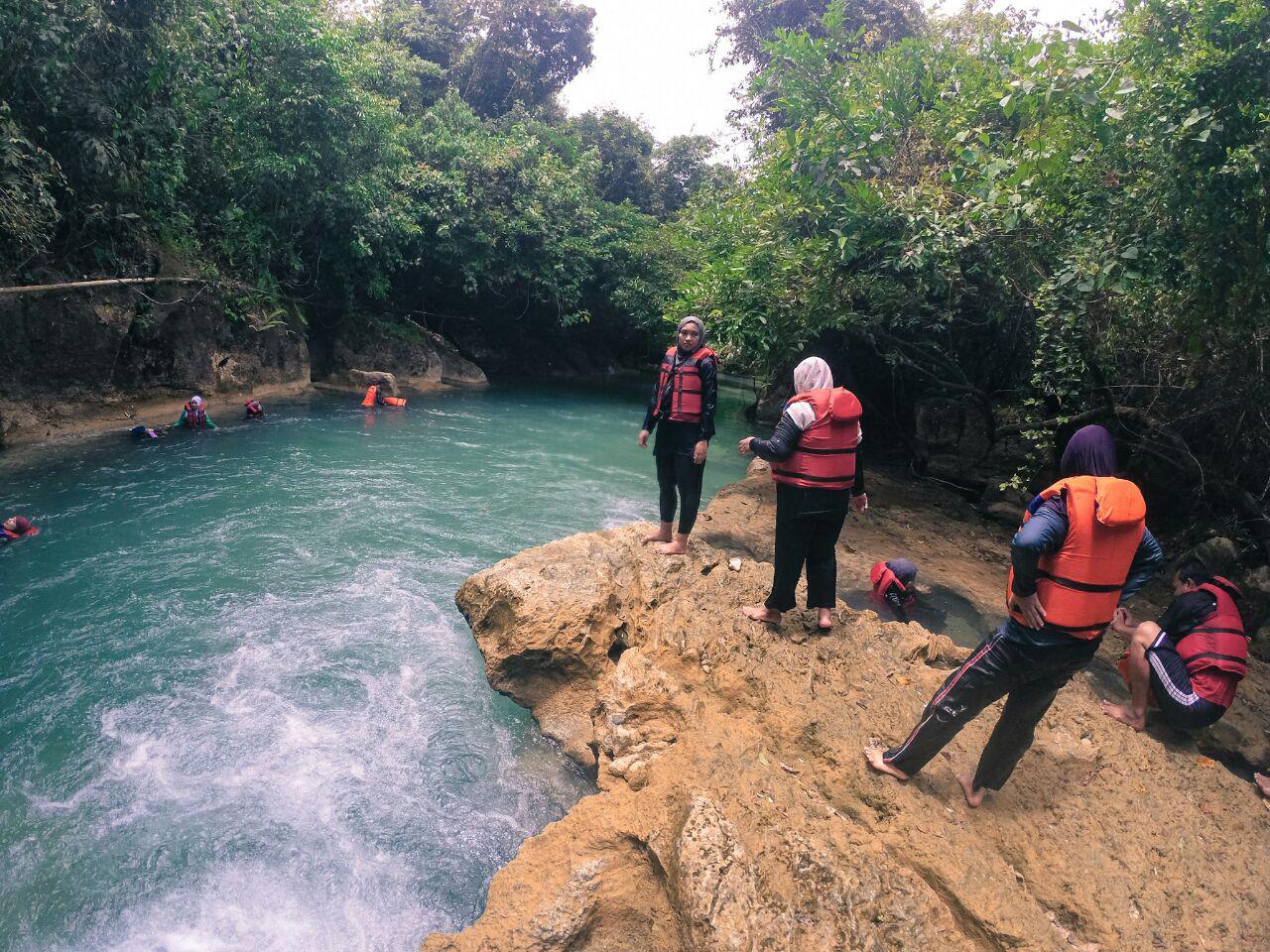 BODY RAFTING SAMBIL UJI ADRENALIN DI CITUMANG GREEN VALLEY, PANGANDARAN ...