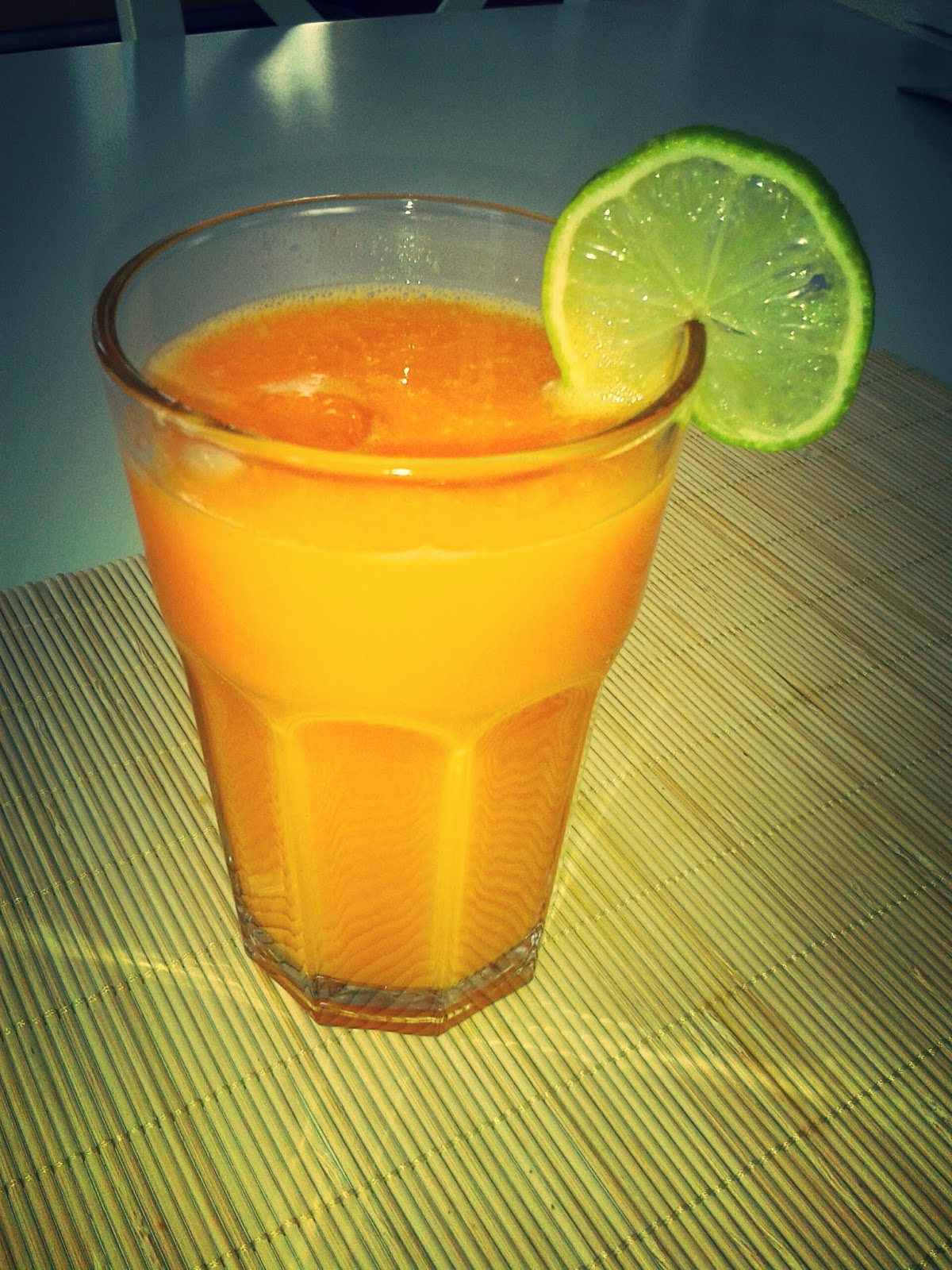 Nutricionista Helga Teixeira: Sumo natural de manga e cenoura