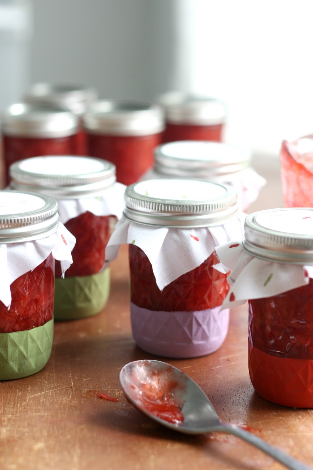 Liz's favorite strawberry jam + free label download | The Pretty Life Girls