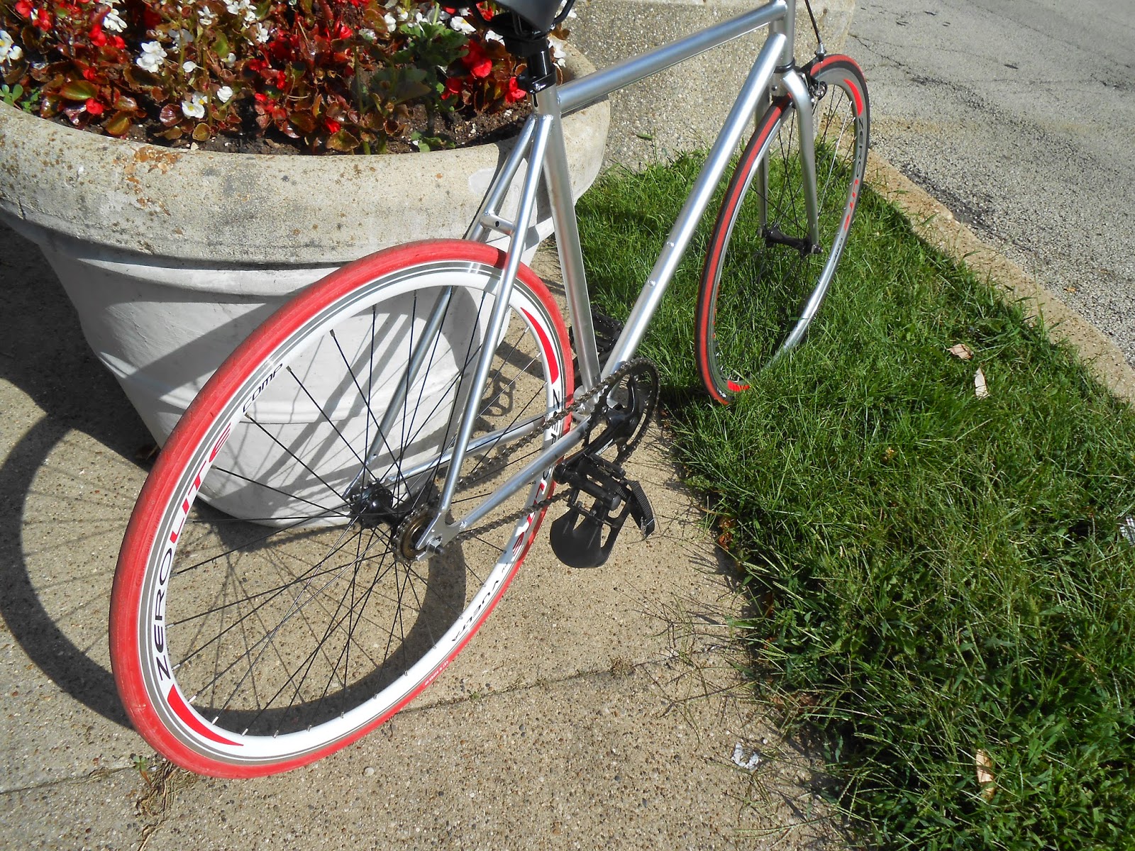 Chicago Bikes: Silver Single Speed/Fixie with Chrome wheels, and Red ...
