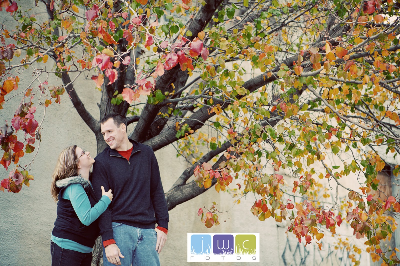 JWC Fotos: Ingrid & Curtis... sitting in a tree. Kiss-ing.