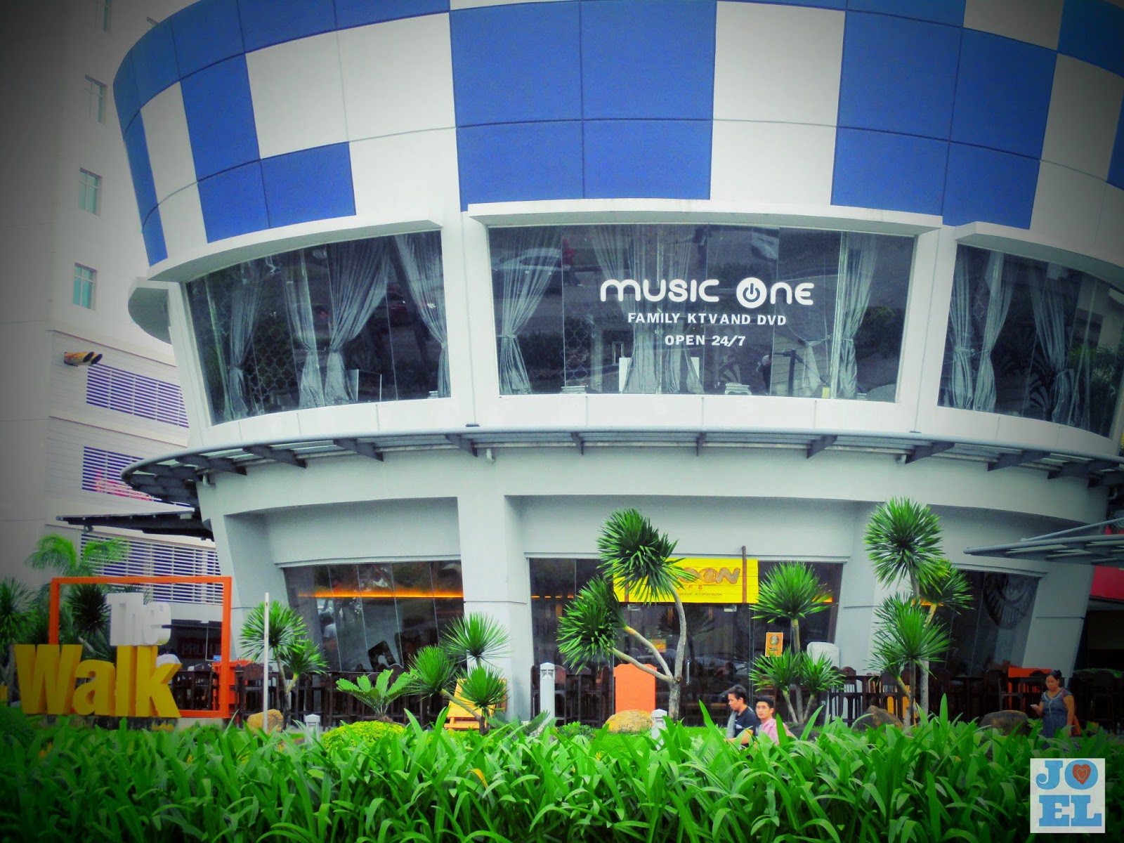 Music One: Family KTV and DVD | SIMPLE DREAMER