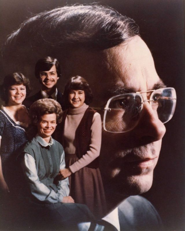 30 Most Awkwardly Glamour Photos Involving Dad That Will Make You Crack ...