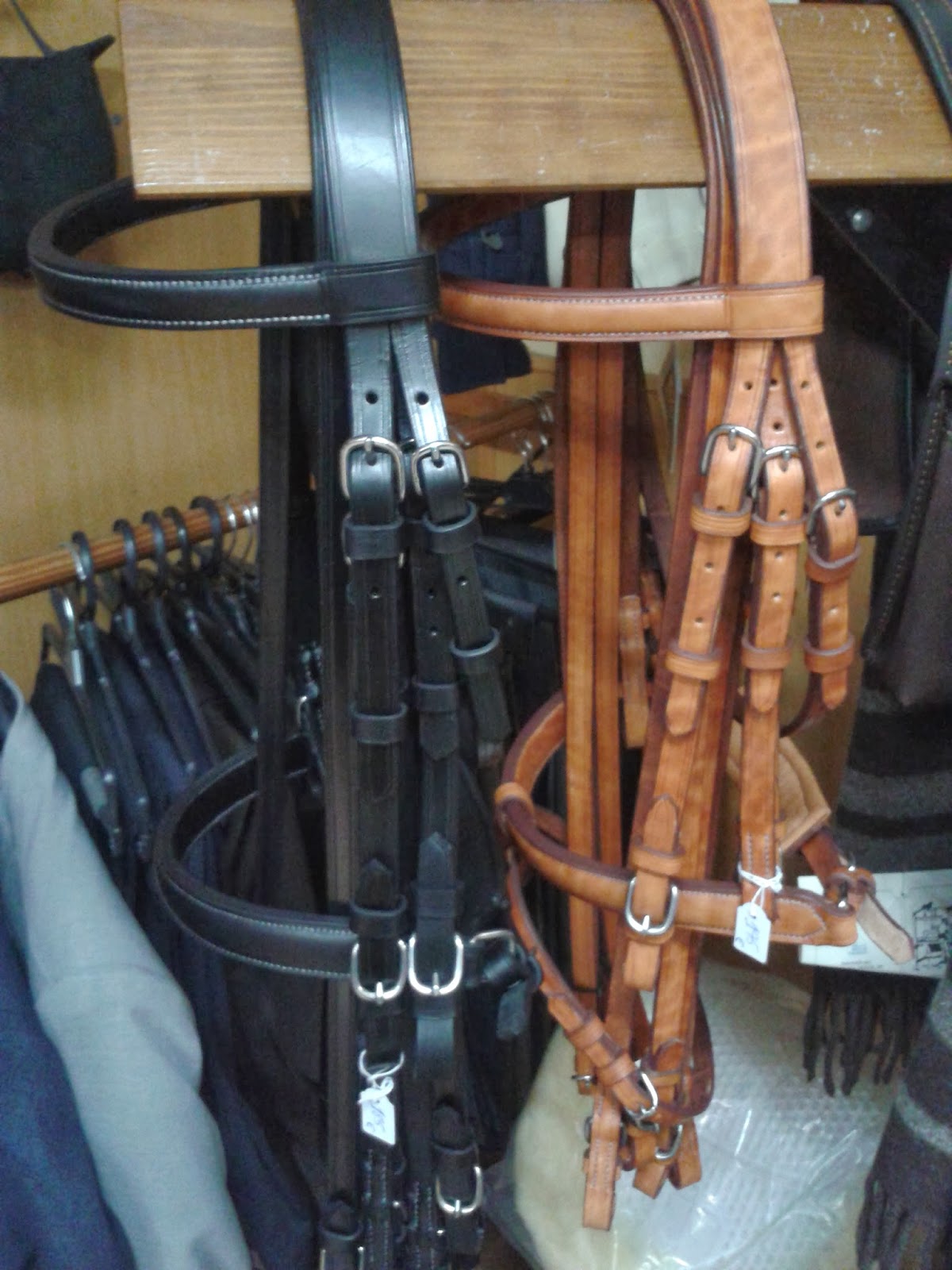 GUARNICIONERÍA VICENTE RODRÍGUEZ: CABEZADAS