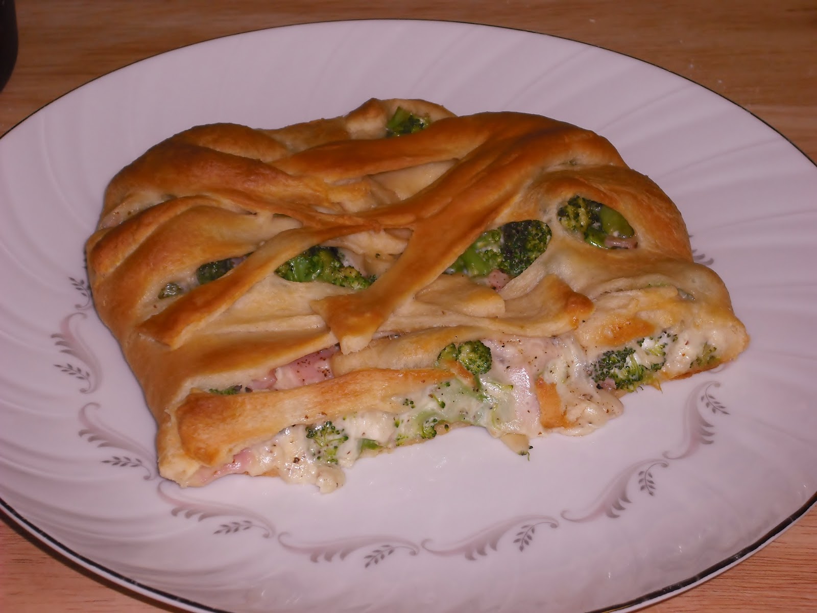 Lovely On The Inside: Cheesy Broccoli Ham Braid