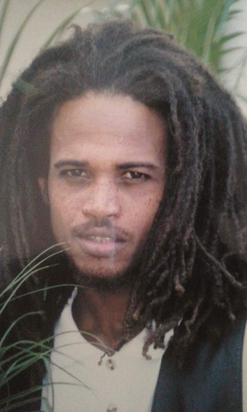 Reggaediscography: ANDREW BEES - DISCOGRAPHY: (Reggae Singer)