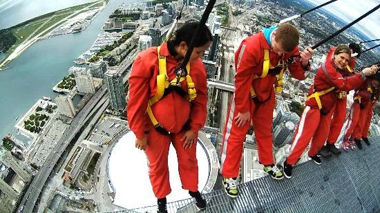 TURISMO IN CANADA: EDGEWALK