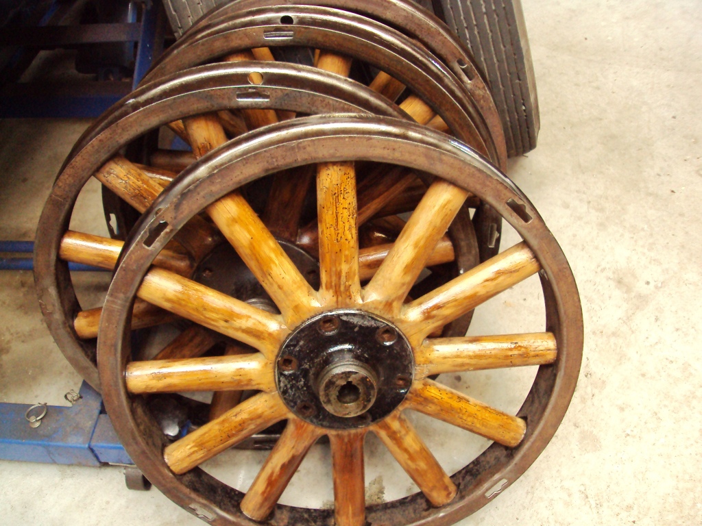 "Monty" - The 1928 Chevrolet: Resto - "Chair-Loc" applied to timber spokes
