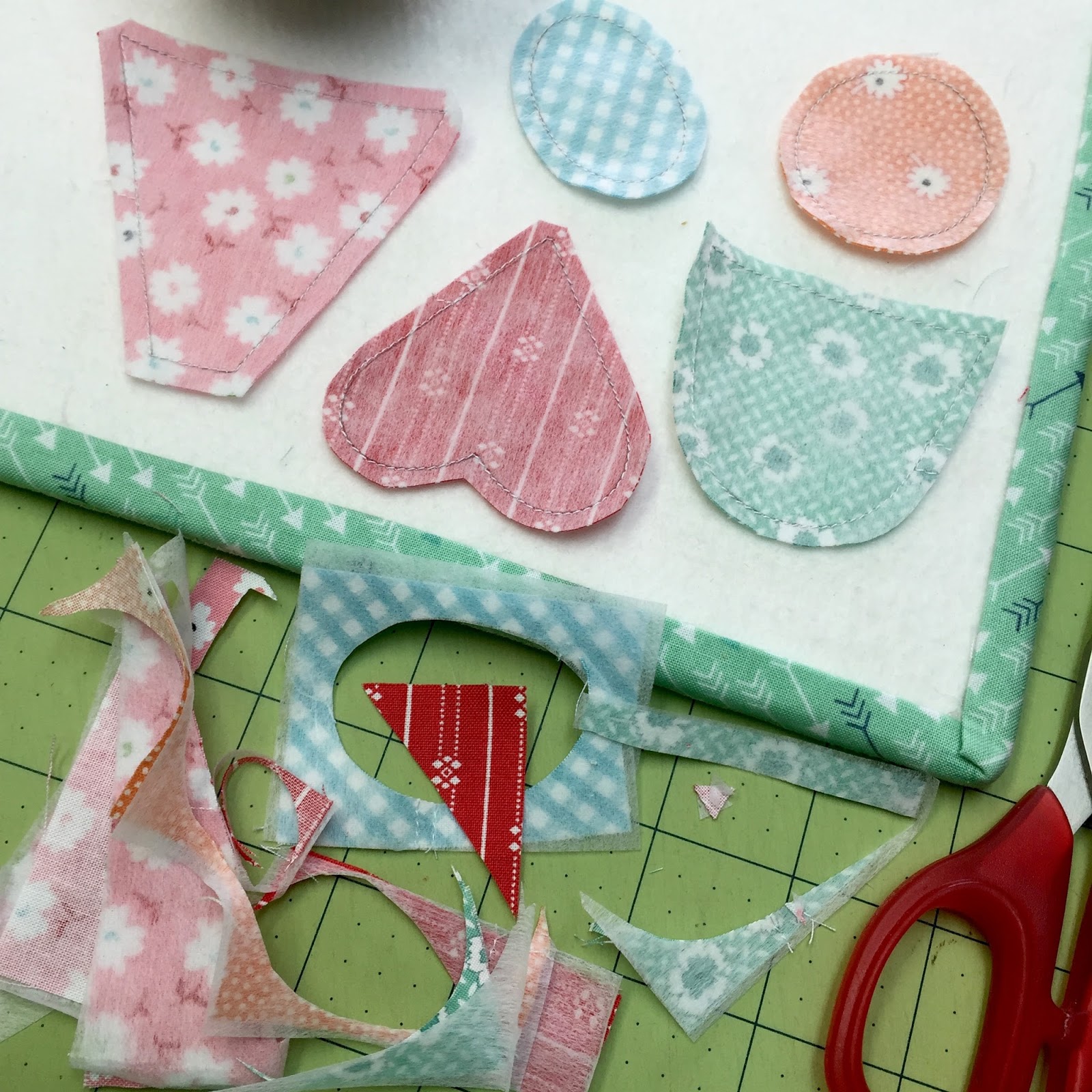 Bee In My Bonnet: Sew Simple Shapes - Another Scrappy Happy Flower ...