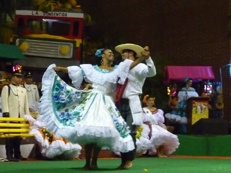 VIVE, SIENTE EL FOLCLOR DE COLOMBIA: FESTIVAL DEL BAMBUCO.....