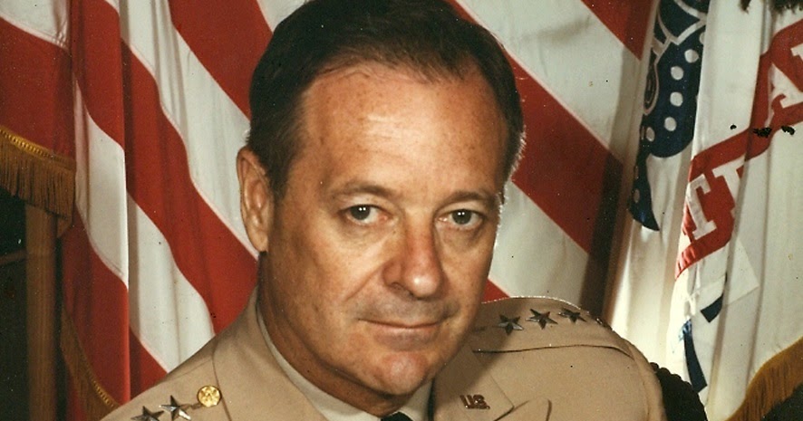 Famous Pipe Smokers: Frank Besson