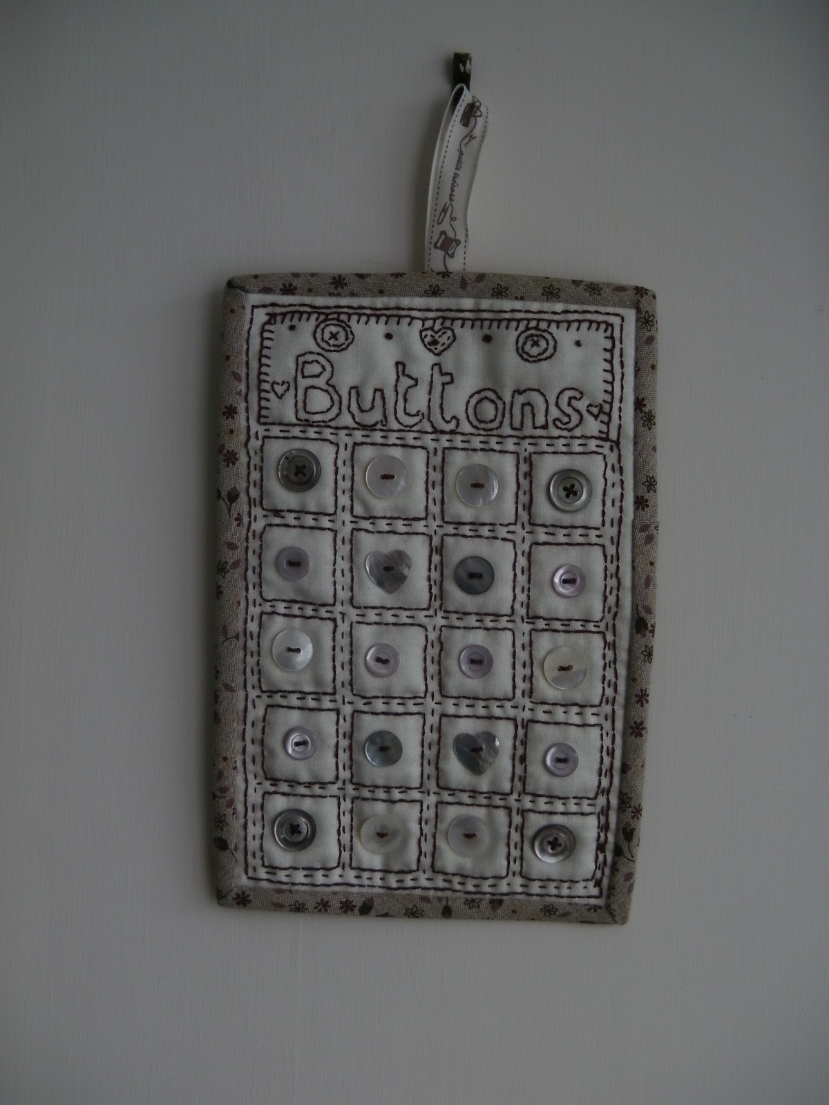 Granny's Button Box: Vintage Button Display