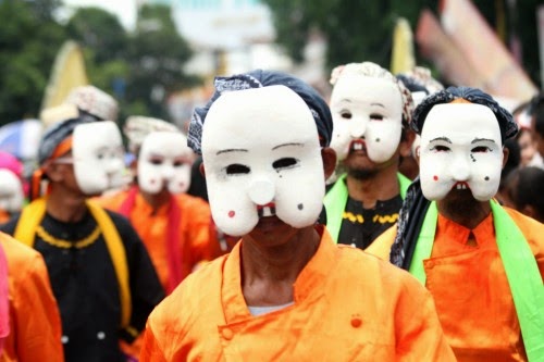 Begalan (Perampokan) dalam Upacara Pernikahan Adat Banyumas Jawa Tengah
