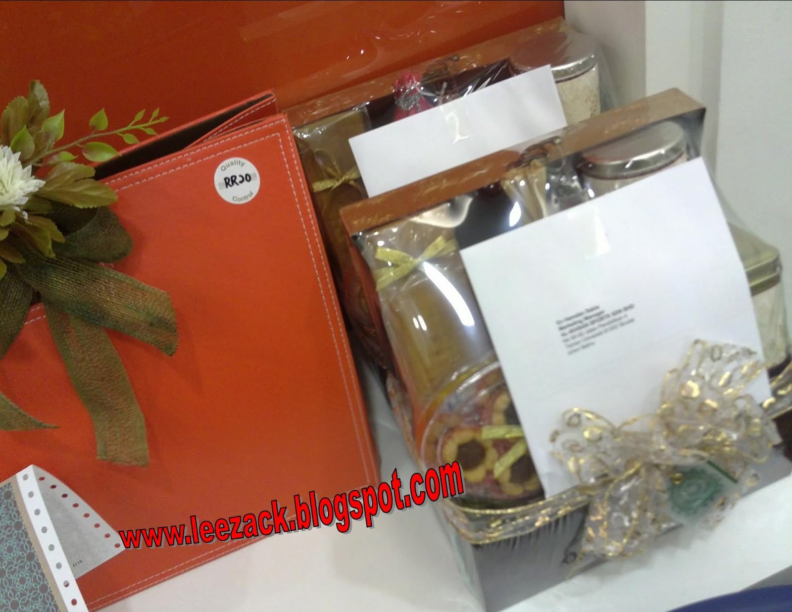 ~LeeZa ZamRi~: Hadiah Istimewa = Hamper & Duit Raya.. Nak? Jom Ikut ...