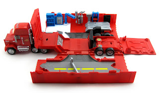 Dan the Pixar Fan: Cars: Mack Truck Playset