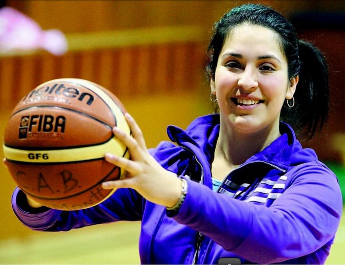 Chilabasquet: ELIZABETH MOYA: CON EL BÁSQUETBOL EN LA SANGRE