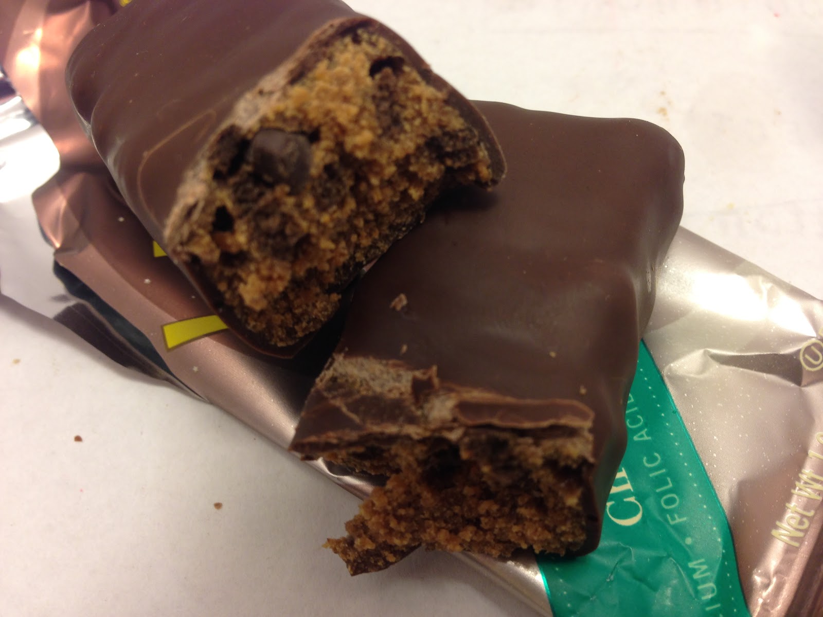 Crazy Food Dude: Review: LUNA Protein Mint Chocolate Chip Bar