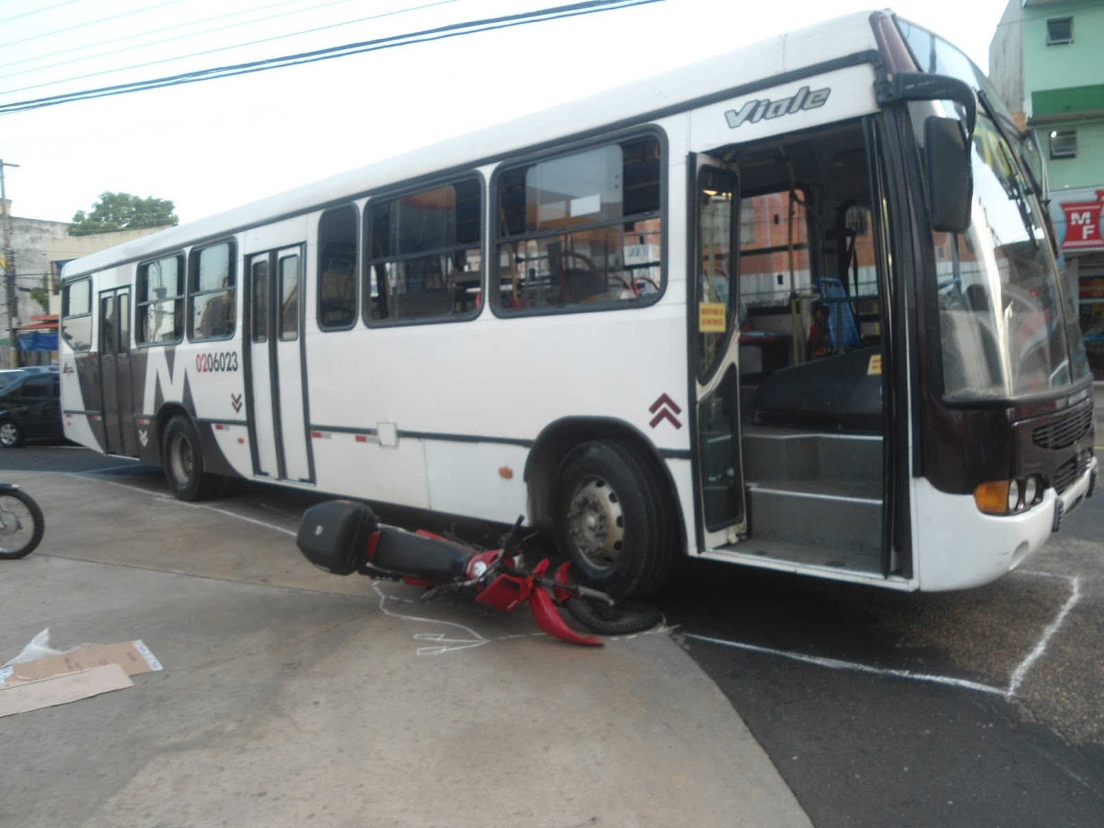 CONSULTORIA PERICIAL TRANSITO: SAINDO DE UM LOTE LINDEIRO O MOTOQUEIRO ...