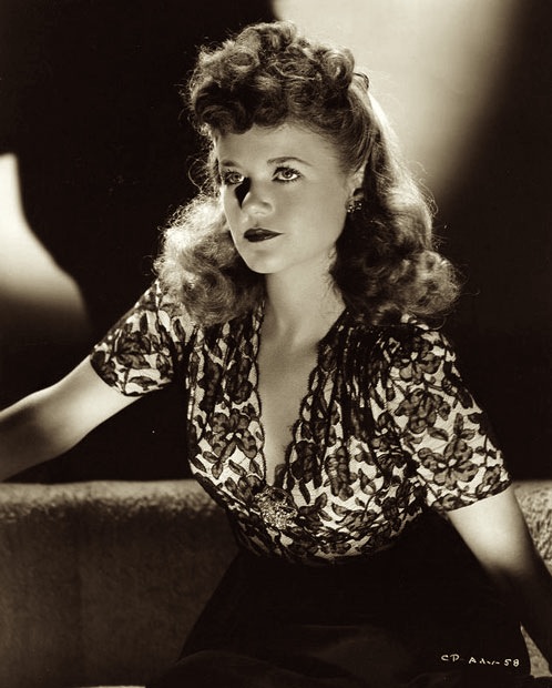 Dazzling Divas: Simone Simon