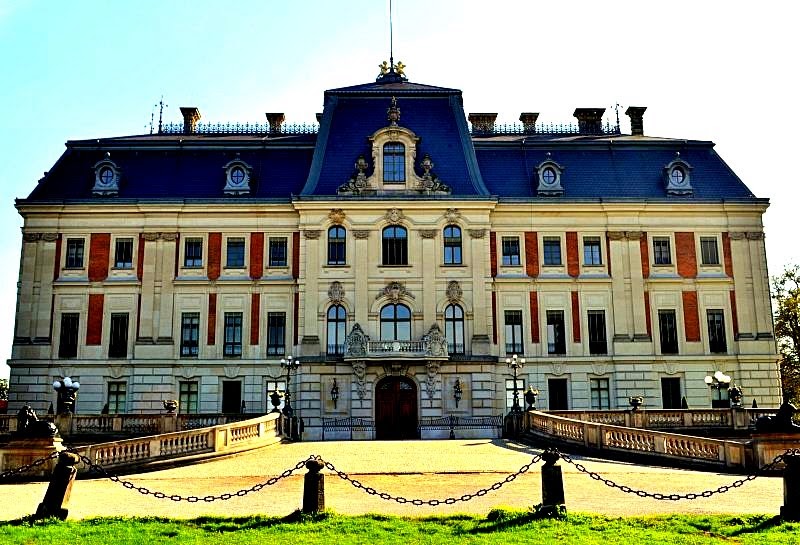 loveisspeed.......: Pszczyna Castle is a classical-style palace in the ...