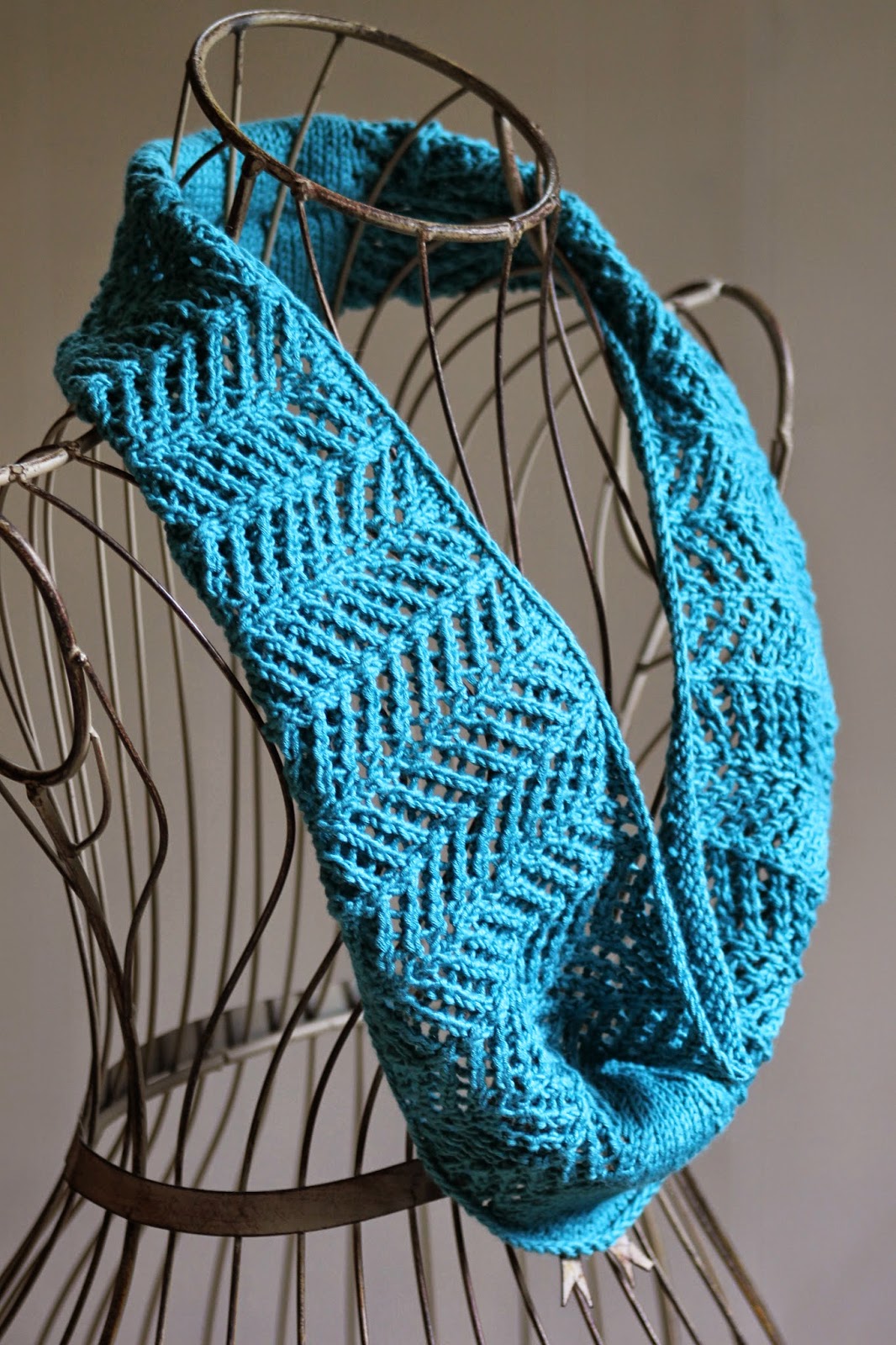Balls to the Walls Knits: Arrowhead Lace Cowl II