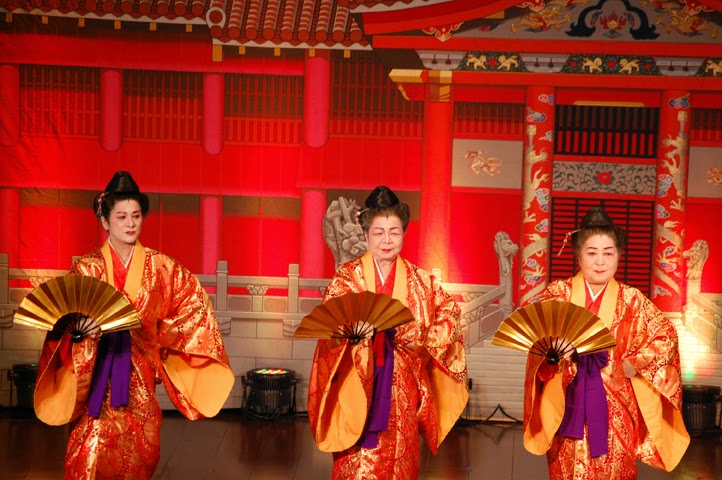 Okinawa Brasil: TEATRO DE OKINAWA - UCHINAA SHIBAI