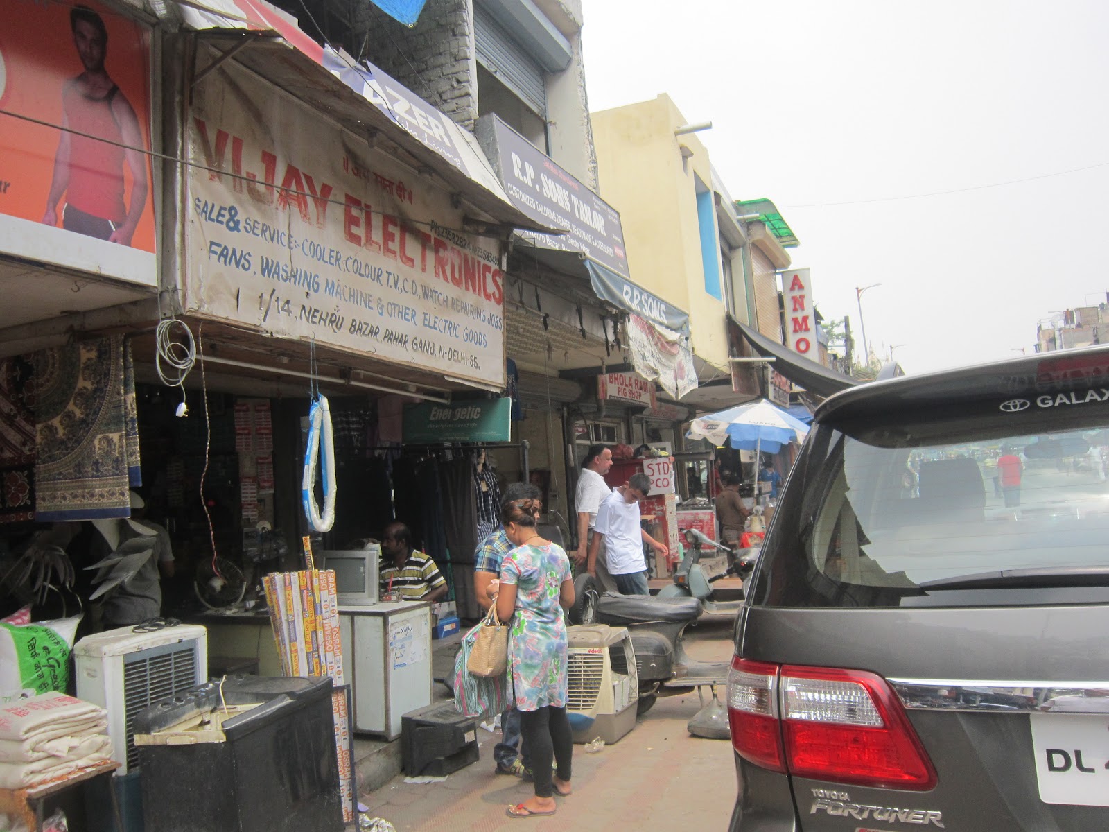 Pahar Ganj : New Delhi 110055: chuna mandi paharganj from panchkuian road