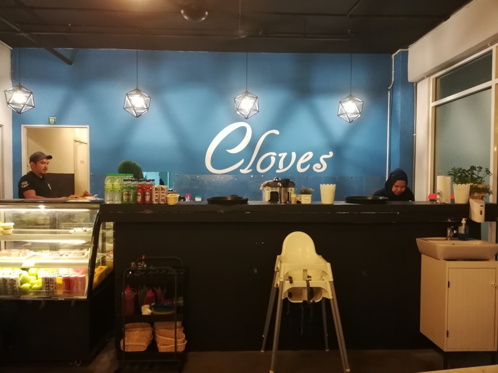 Homemade burger sedap di Cloves Restaurant & Cafe - ieyra.com